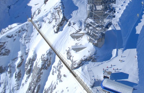 TITLIS Cliff Walk – Adrenalinkick abseits der Skipiste - Reisemagazin ...